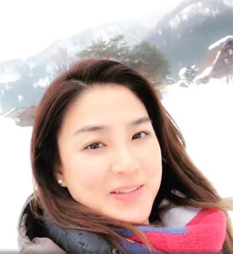 她曾是林心如旗下艺人，无奈出道16年不火，如今40岁成素颜女神！ 每日头条