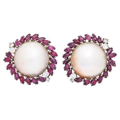 Par De Aretes Con Medias Perlas RubÍes Y Diamantes En Plata Paladio