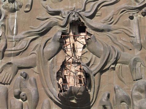 დიდების მემორიალი მერაბ ბერძენიშვილი ქუთაისი Lamp Post Structures