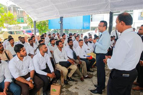 නුවර එළියට දෙමළ බසින් වැඩ කරන විදේශ සේවා නියුක්ති කාර්යාලයක් ඇමති