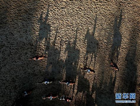 河北双滦苦练骑术展风采 国际在线
