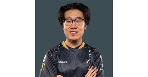 Osee Cs Go Settings Crosshair Sensitivity And Config 2022 Launch Options Video Mouse And Hardware