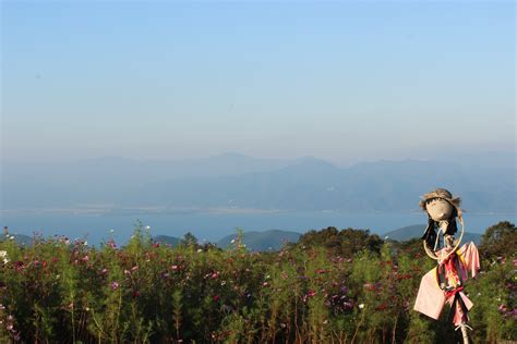 무료 이미지 보행 하이킹 목초지 언덕 꽃 모험 산맥 산등성이 허수아비 산악 지형 누노 비키 고원 호수