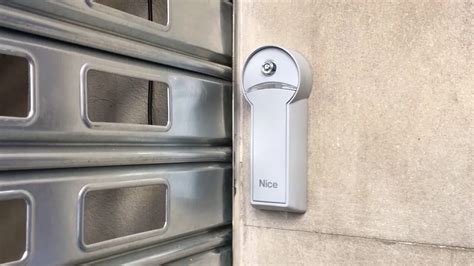 Cómo Accionar Una Persiana Con Cerradura Eléctrica Cerrajería Lara 24h