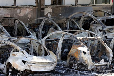 유럽도 ‘反머스크로마 테슬라 매장에 방화 추정 화재