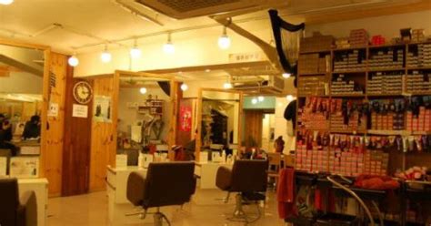 염색 전문 헤어샵 헤어컷코 폭넓은 가격대와 염색 제품 선택으로 인기