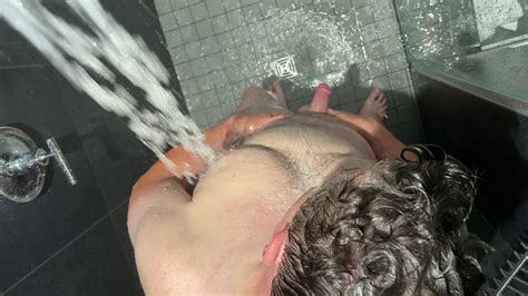 호텔에서 샤워하는 통통한 남자 xHamster