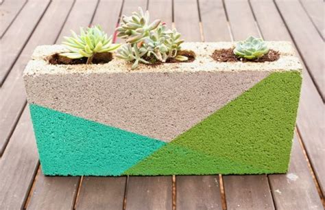 Cheap And Easy DIY Cinder Block Projects For Your Outdoor Space