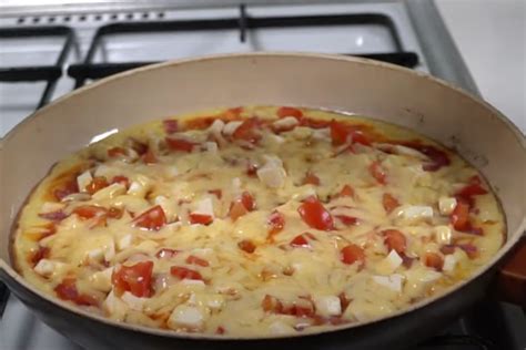 Піца на сковороді за 5 хвилин