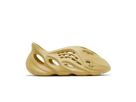 Кроссовки adidas Yeezy Foam Runner Sulfur купить оригинал - цена в ...
