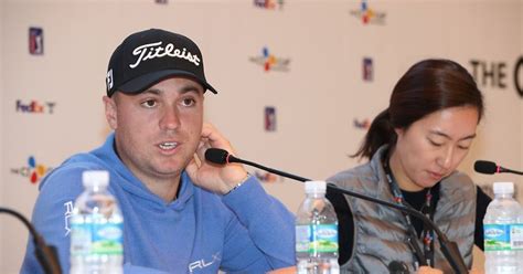 질문에 답하는 저스틴 토머스