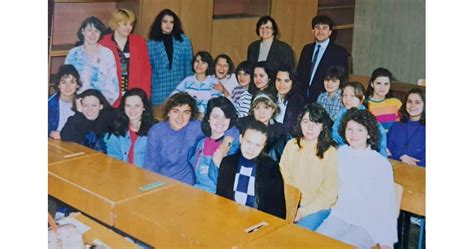 Вижте Мария Габриел като ученичка в езиковата гимназия в Кюстендил