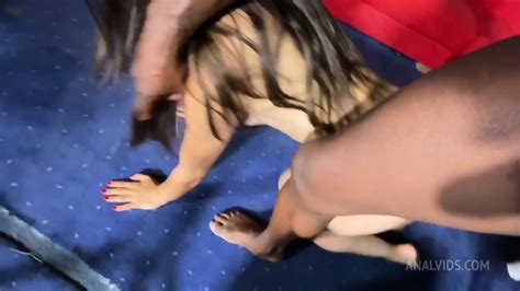 Candie Luciani Baisee En Exterieur Par Une Enorme Bite Eporner