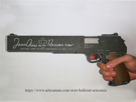 Maqueta De La Pistola Jackal De Alucard Hellsing Artesanum