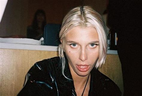 ნინი ნებიერიძეს ორალურ სექსზე ეკითხებიან გაინტერესებთ რას პასუხობს ბიზნესმენის მეუღლე