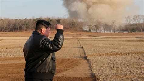金正恩视察超大型火箭炮射击训练，韩国战术制导武器今年实战部署 星岛环球网