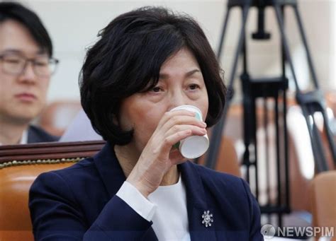 물 마시는 강정애 국가보훈부 장관 후보자 네이트 뉴스