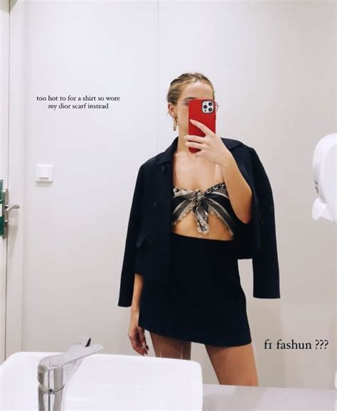 Zoey Deutchs Hottest Deleted Selfies 11 Photos The Fappening