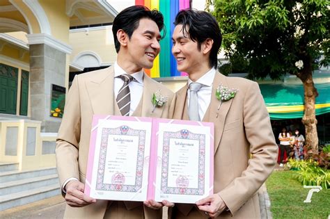 Thairath พอร์ช อาร์ม จดทะเบียนสมรสเท่าเทียมเป็นคู่แรก ที่ สำนักงานเขตพระนคร 23 มกราคม เวลา