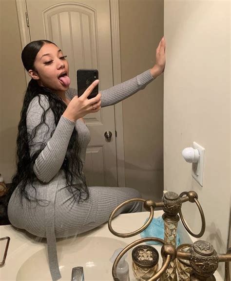 Mirror Selfie Mirror Selfie Poses Flashlight