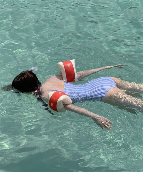 에이비글 Blue🐠 언제나 하루종일 모노키니 줄무늬 수영복 스트라이프 뷔스티에 체형커버 끈 나시 블루 패턴 휴양지 비키니 흠뻑쇼 룩