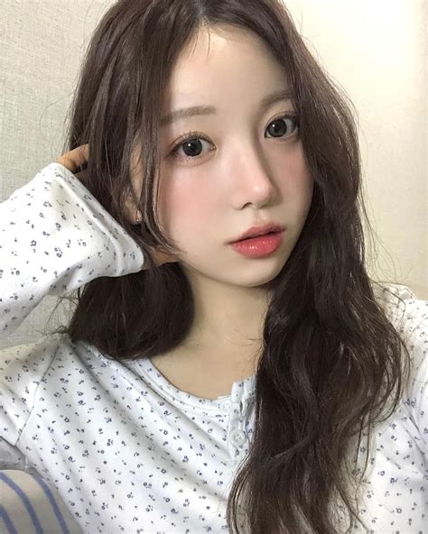 모어온 한나 퍼스널염색 레이어드펌 모카 한 방울 페퍼브라운 염색🫧 후기사진 자연스러운 컬의 러피펌 으로 일상도 예쁠 수 있도록•• 나에게 꼭 맞는 디자인 선물해