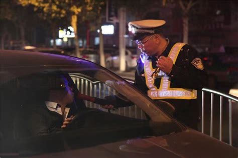 商丘市公安局交警支队开展周末夜查酒驾统一行动 43名“酒司机”落网凤凰网河南凤凰网