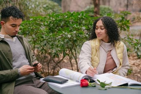 12 Relationship Red Flags Examples