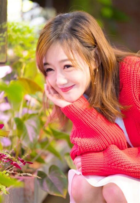 胡歌前女友41岁薛佳凝新恋情曝光！工作人员却说是弟弟？凤凰网