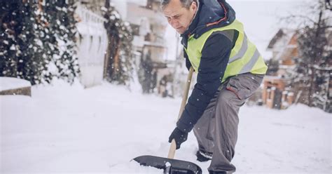 Shoveling Snow And Heart Attacks 3 Tips To Stay Safe Adventhealth