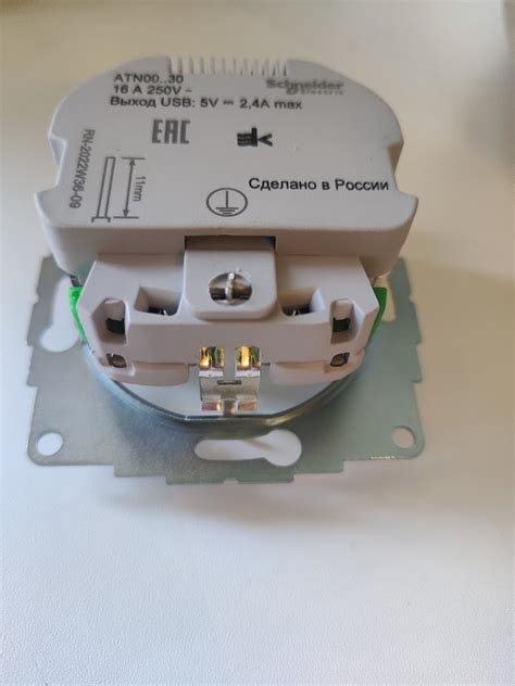 Установка розетки Schneider Electric с USB | Пикабу