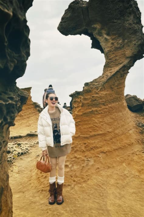 គួរឲ្យច្រណែន គង់ ចាន់ស្រីមុំ ឆ្លងឆ្នាំផុតប៉ុន្មានថ្ងៃហើយ នៅដើរលេងក្រៅស្រុកមិនទាន់ឆ្អែតទៀត