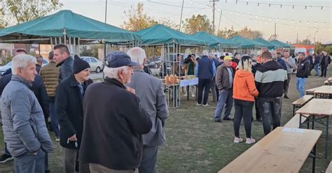 Mbahet Festa E Mollës” Në Dvoran Mes Vështirësive Dhe Shqetësimeve Të