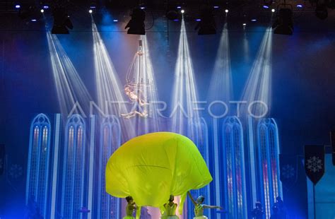 Pertunjukan Sirkus Internasional Antara Foto