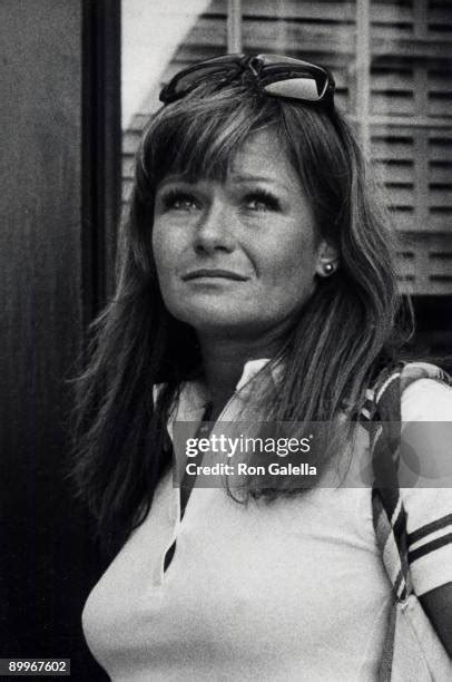 715 Valerie Perrine Photos And High Res Pictures Getty Images