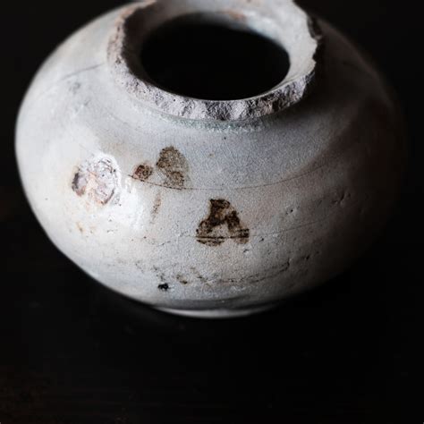 李氏朝鮮 鉄砂草花文小壺 骨董と詩学 Antique Poetics 蛇韻律