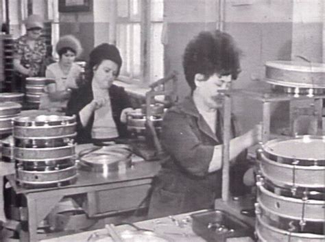 В апреле 1952 года в Армавире была открыта Фабрика музыкальных инструментов Фабрика выпускала