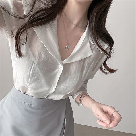 가나다란 ⠀ 가나다란 소프트 오간자 핀턱 카라블라우스 여성스러운 블라우스를 데려왔어요kr ⠀ 핀턱 라인이 들어가 가슴 볼륨을 살려주며