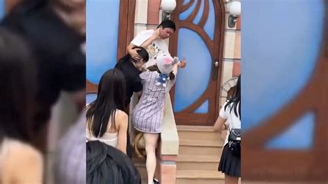 中 디즈니랜드 새치기 때문에 난투극 소동 네이버 Tv