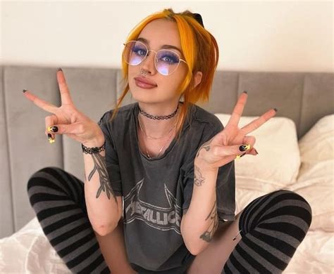 30 Sexy Girls In Glasses Barnorama
