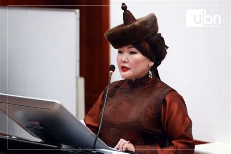 Яруу найрагч Ц Хулангийн шүүх хурал ХААЛТТАЙ болж байна