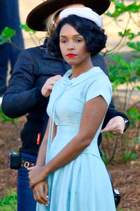 Janelle Monae On The Set For Hidden Figures Sports Hip Hop Piff The Coli