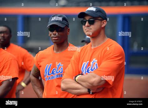 New York Ny Wearing New York Mets Jerseys Service Members From The Air Force Army Marines