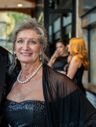 Elegant And Sexy Tumbex