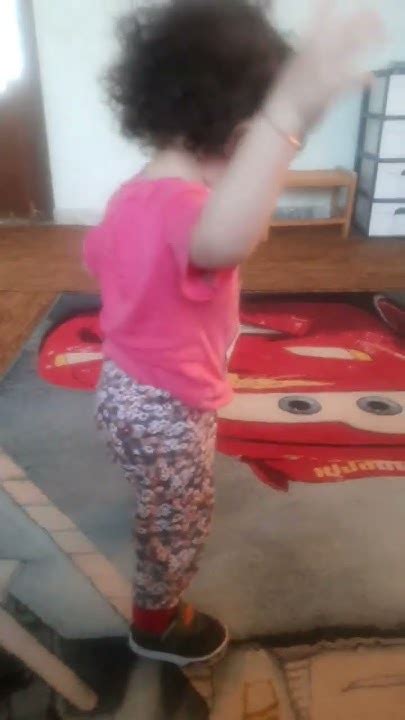 اولین قدمهای کیانا Youtube