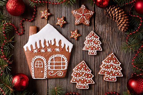 진저브레드 하우스 전나무 및 스타즈 쿠키 컴포지션 크리스마스 0명에 대한 스톡 사진 및 기타 이미지 0명 2015년 갈색