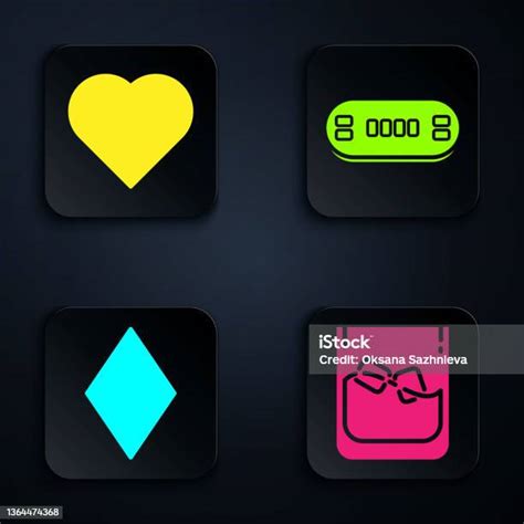 위스키와 얼음 큐브 의 유리를 설정 심장 기호와 카드 재생 다이아몬드 기호와 포커 테이블카드 재생 검은 색 사각형 버튼 벡터 0