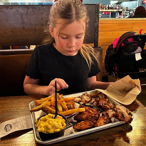 Bears Smokehouse Bbq Hartford Restaurant Reviews Photos And Phone