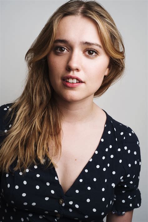 Aimee Lou Wood Biographie Carrière Et Filmographie Hypnoweb
