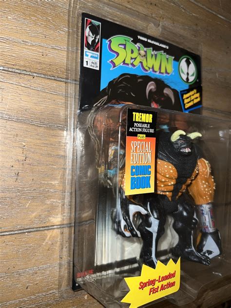 Mcfarlane Toys Spawn Series 1 Tremor Action Figure With Comic Book 1994